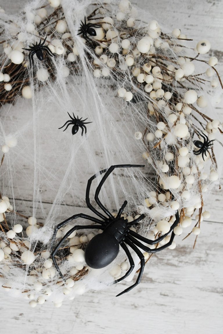 Easy DIY Spider Wreath for Halloween — Pink Peppermint Design