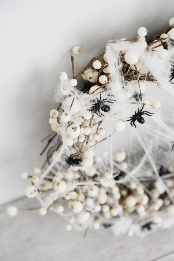 Easy DIY Spider Wreath for Halloween — Pink Peppermint Design